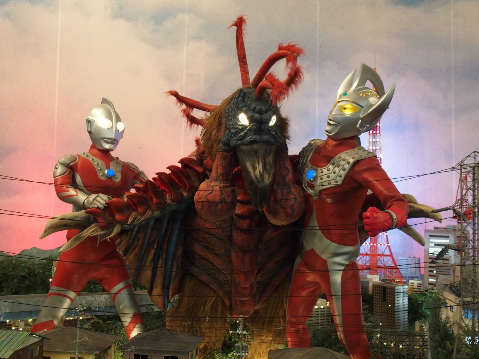 Sidelong Glances of a Pigeon Kicker: MORE SHOTS! Ultraman Festival 2017!