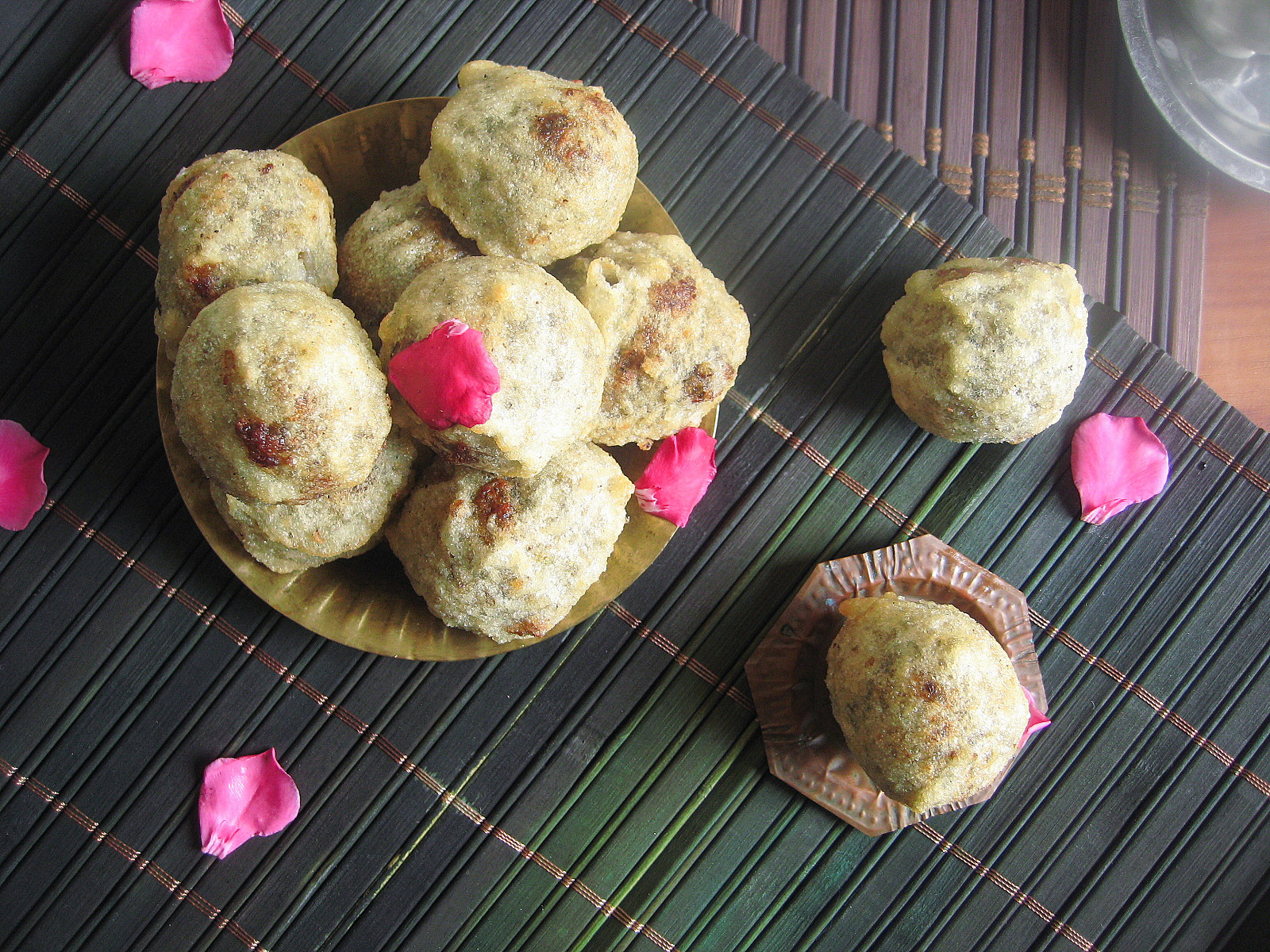 madhuri's kitchen: Poornam Boorelu / pesala Boorelu