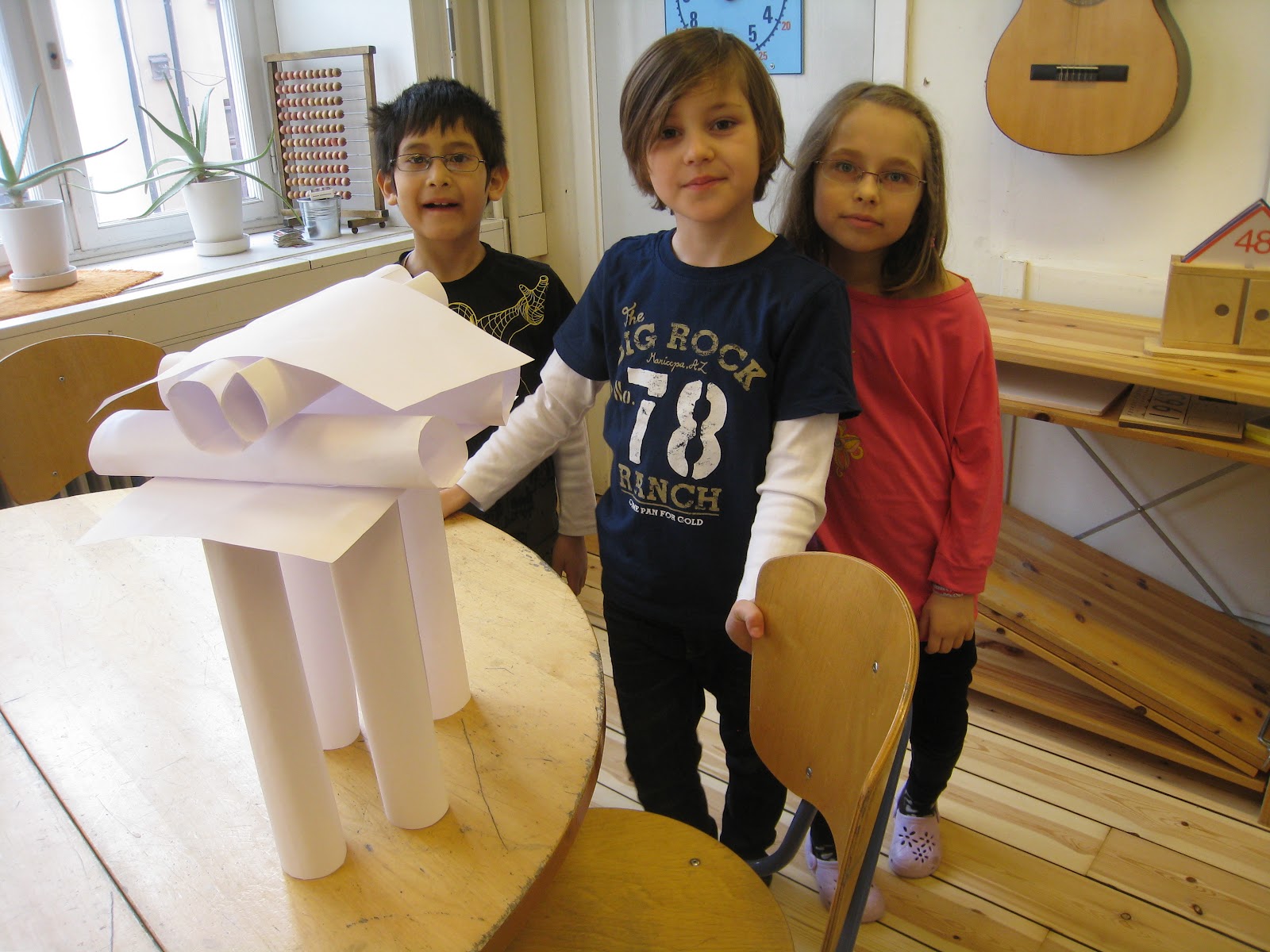 HJÄRTAT: Hur högt torn kan vi bygga av 10 papper och ett limstift?