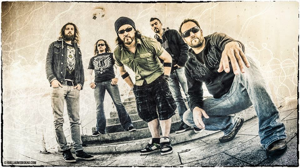 ONE-WAY MIRROR - Video di "Stinkin’ of Gold" - MyDistortions.it