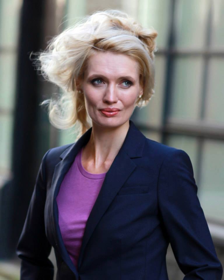 Secklow Sounds Radio: Sid & Nancy - a review by film writer Tremayne ...