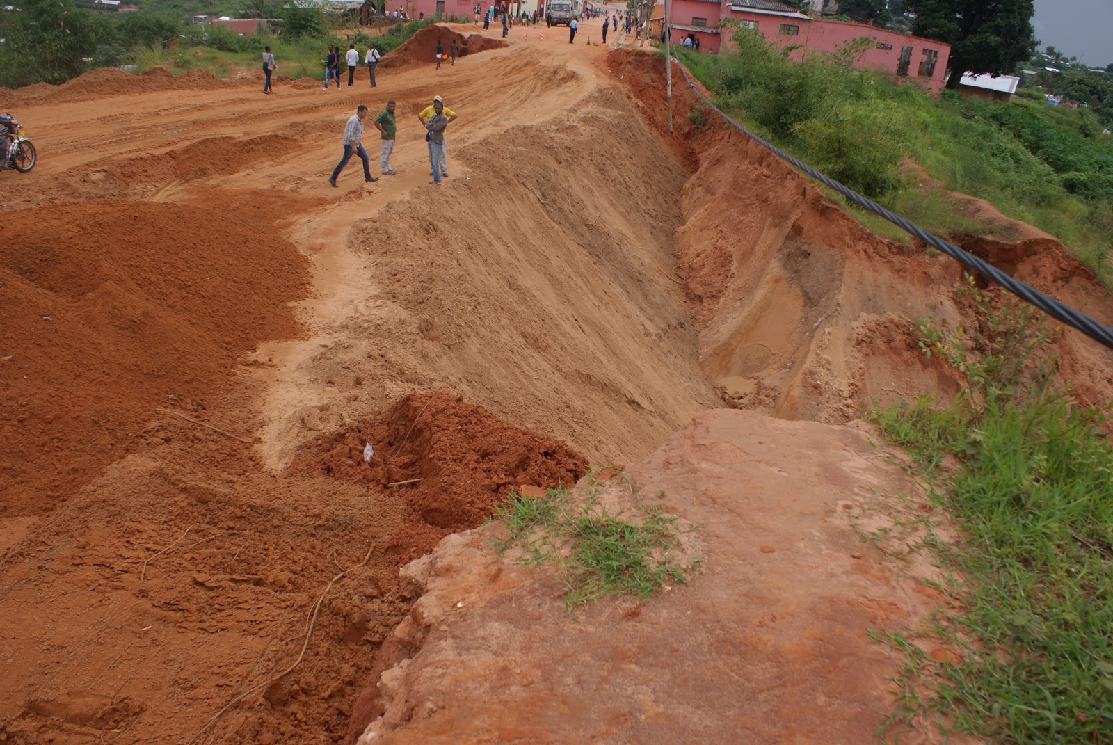 General geology and Geotechnics : Ravines in Angola. Causes and ...