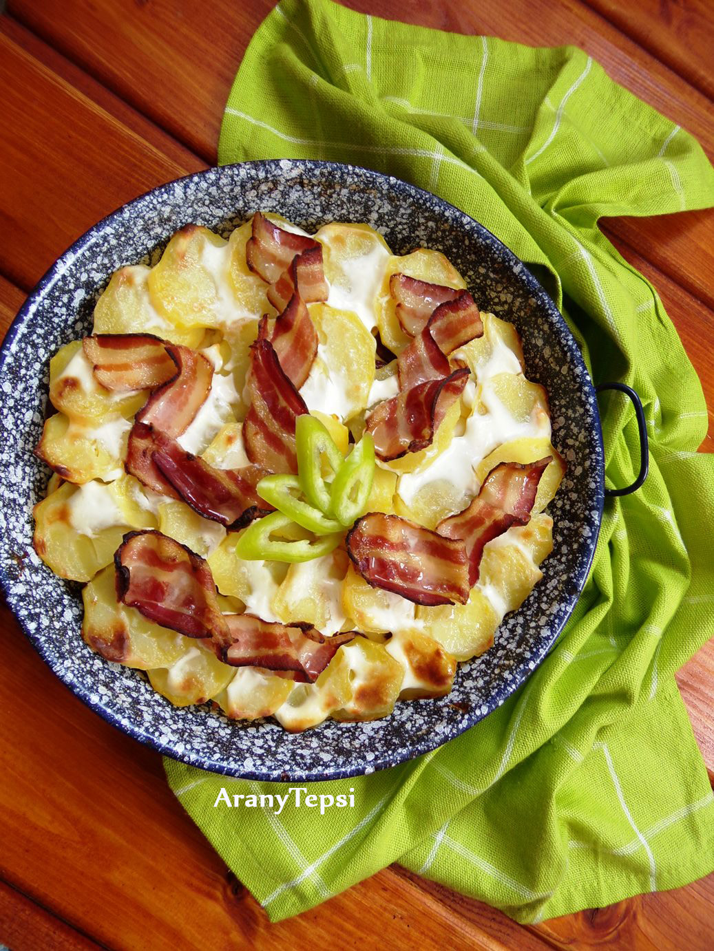 AranyTepsi: Magyaros rakott krumpli