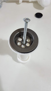 Dari amatur kepada amatur: Sinki bilik air bocor lagi...