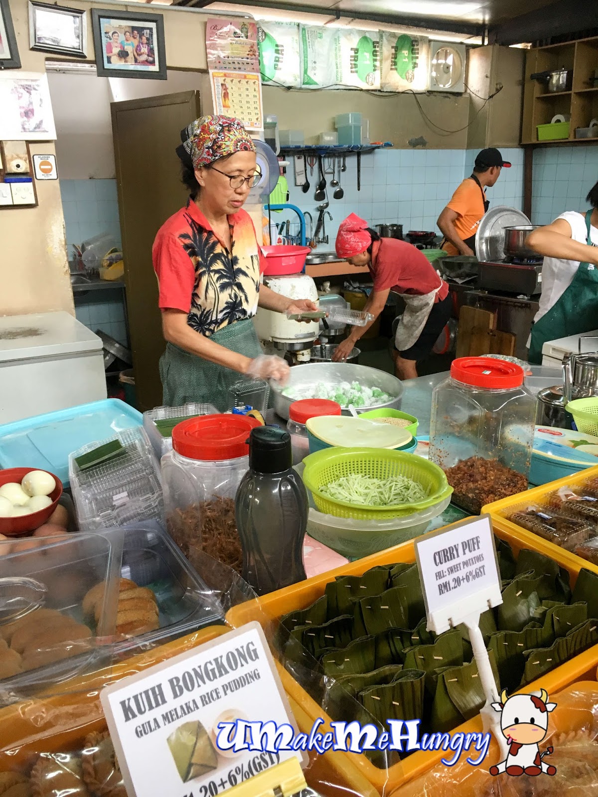 Preparing Ondeh Ondeh into boxes