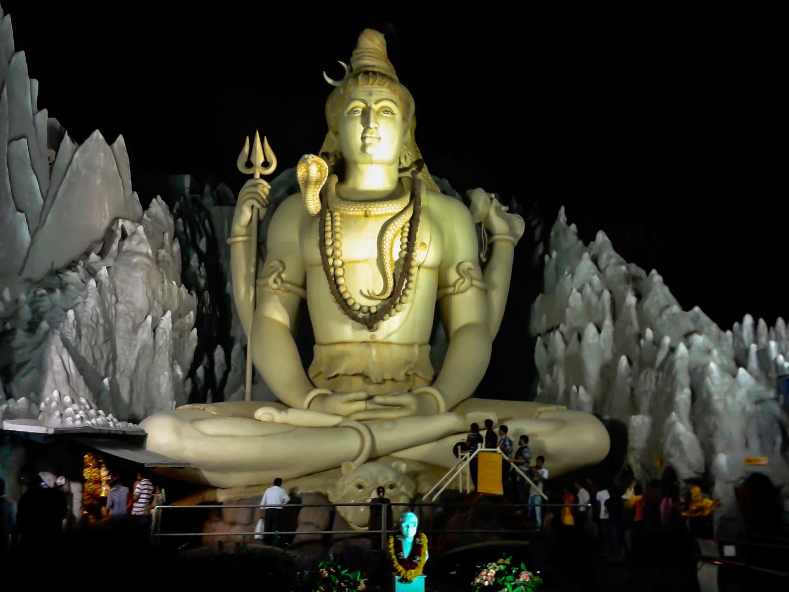 Visiting places: Shiv Temple (kempfort bangalore)