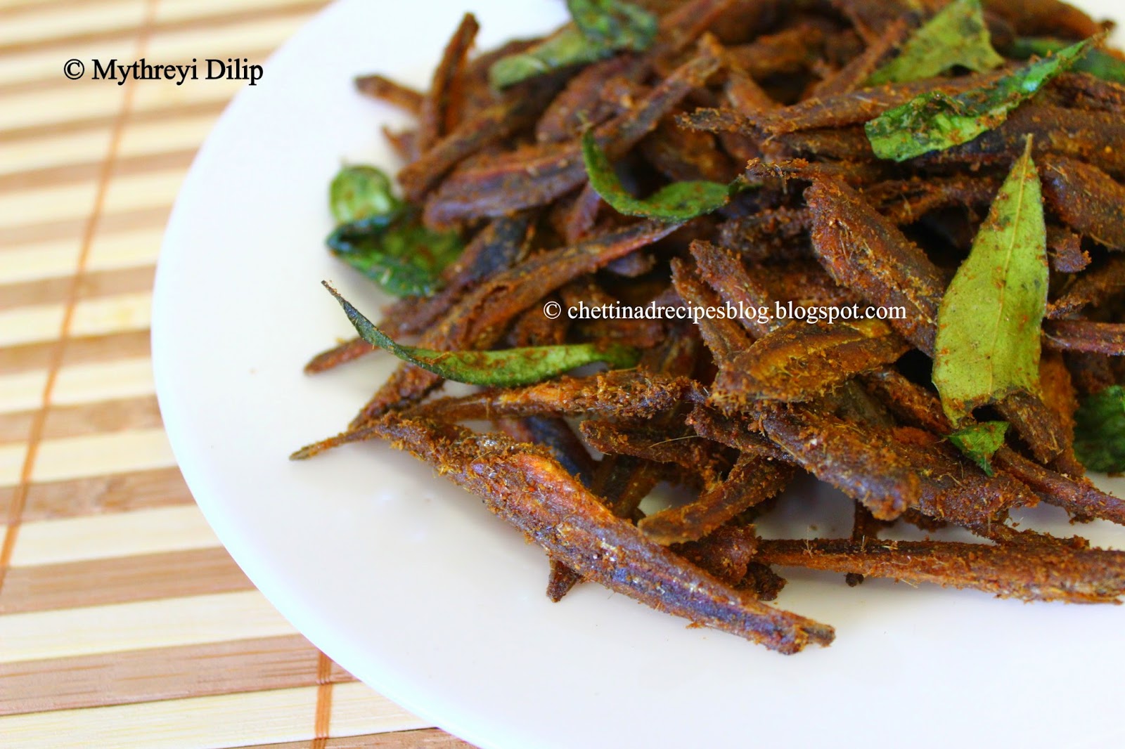 Nethili Karuvadu Varuval / Dried Anchovies Fry - Chettinad Recipes