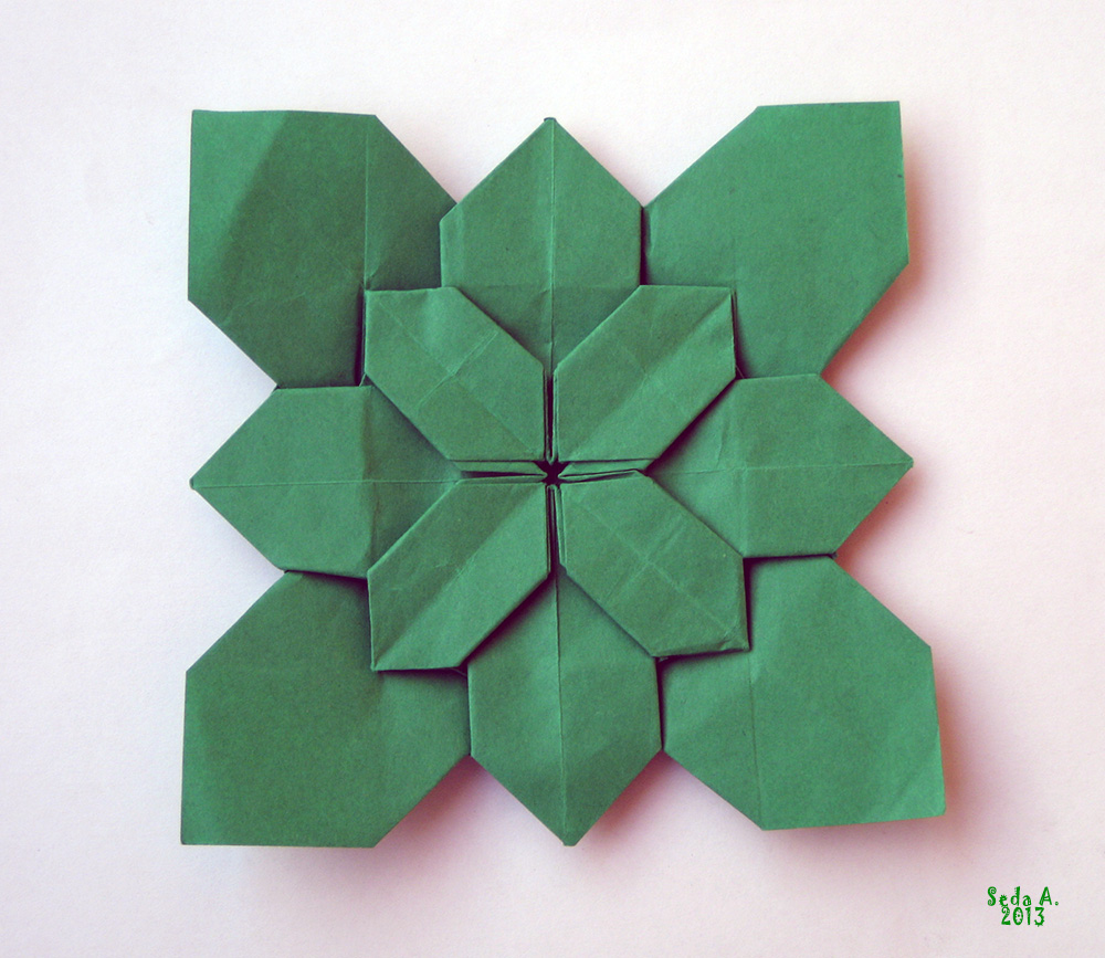 Seda'nın Origami Dünyası: İlk Mozaik Origami Çalışmam HYDRANGEA