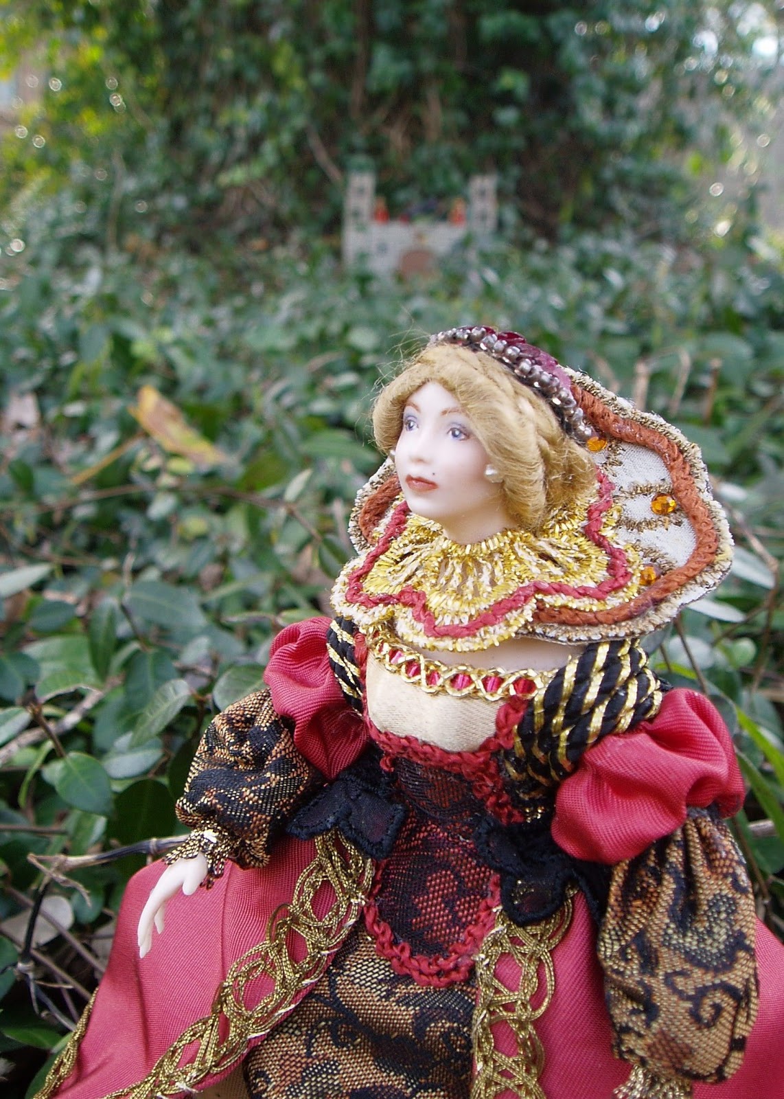 My Vintage Dollhouses: Royalty is coming to the Village