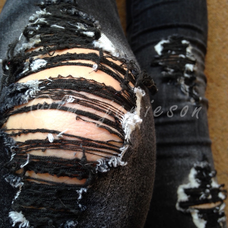 Lin-Marie Jamieson: DIY Ripped Jeans!!