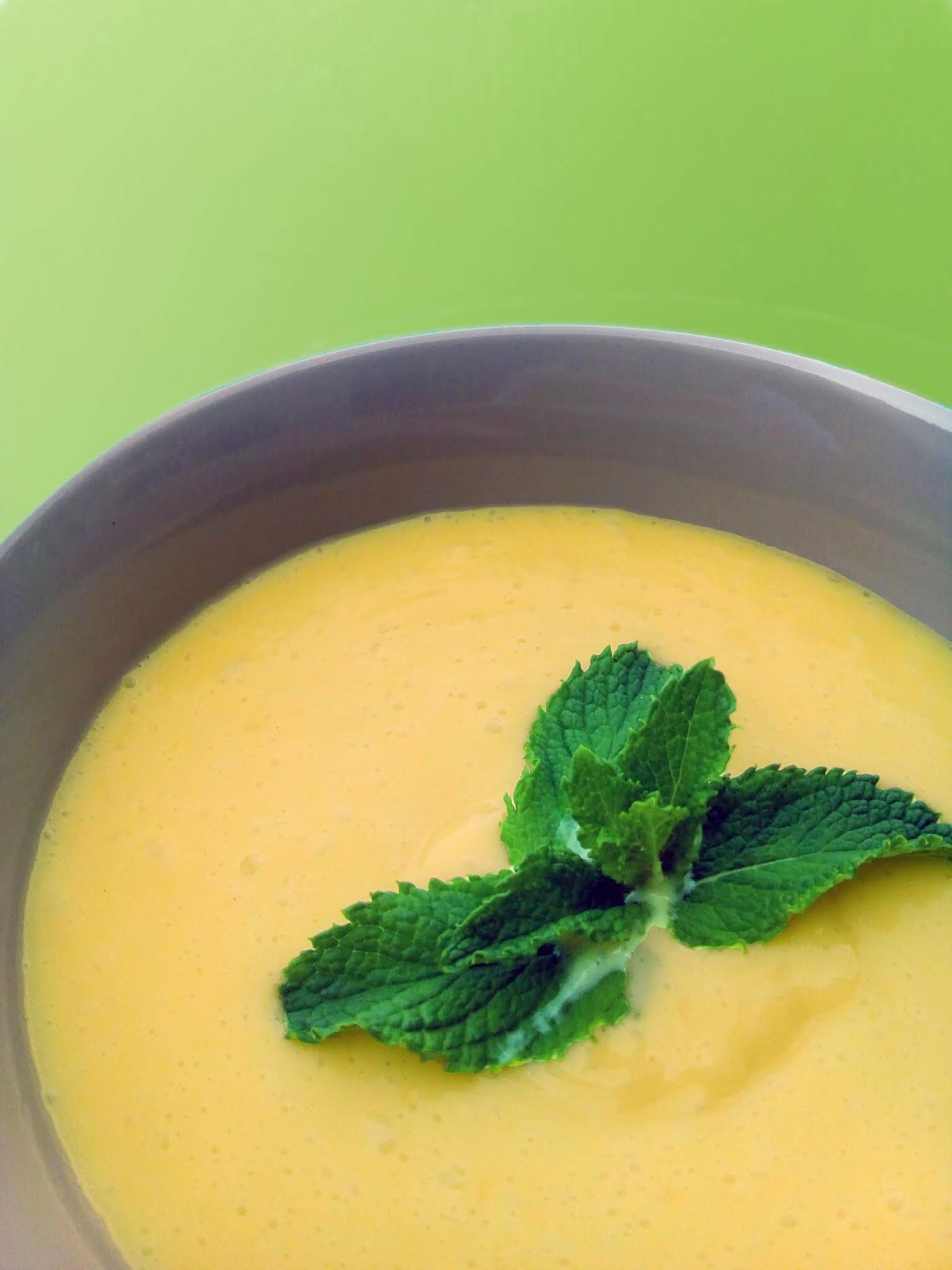 LLEGANDO A LA FÁBRICA DE CEMENTO...: Crema freda de coco, mango i menta.