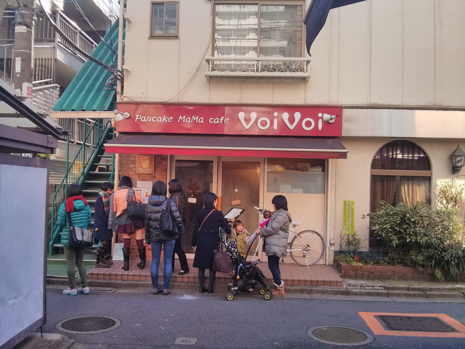 Bon Appétit! No Cake No Life: 【昼ごはん】voivoi＠三軒茶屋 クリスマス限定ジャージークリーム＆苺パンケーキ
