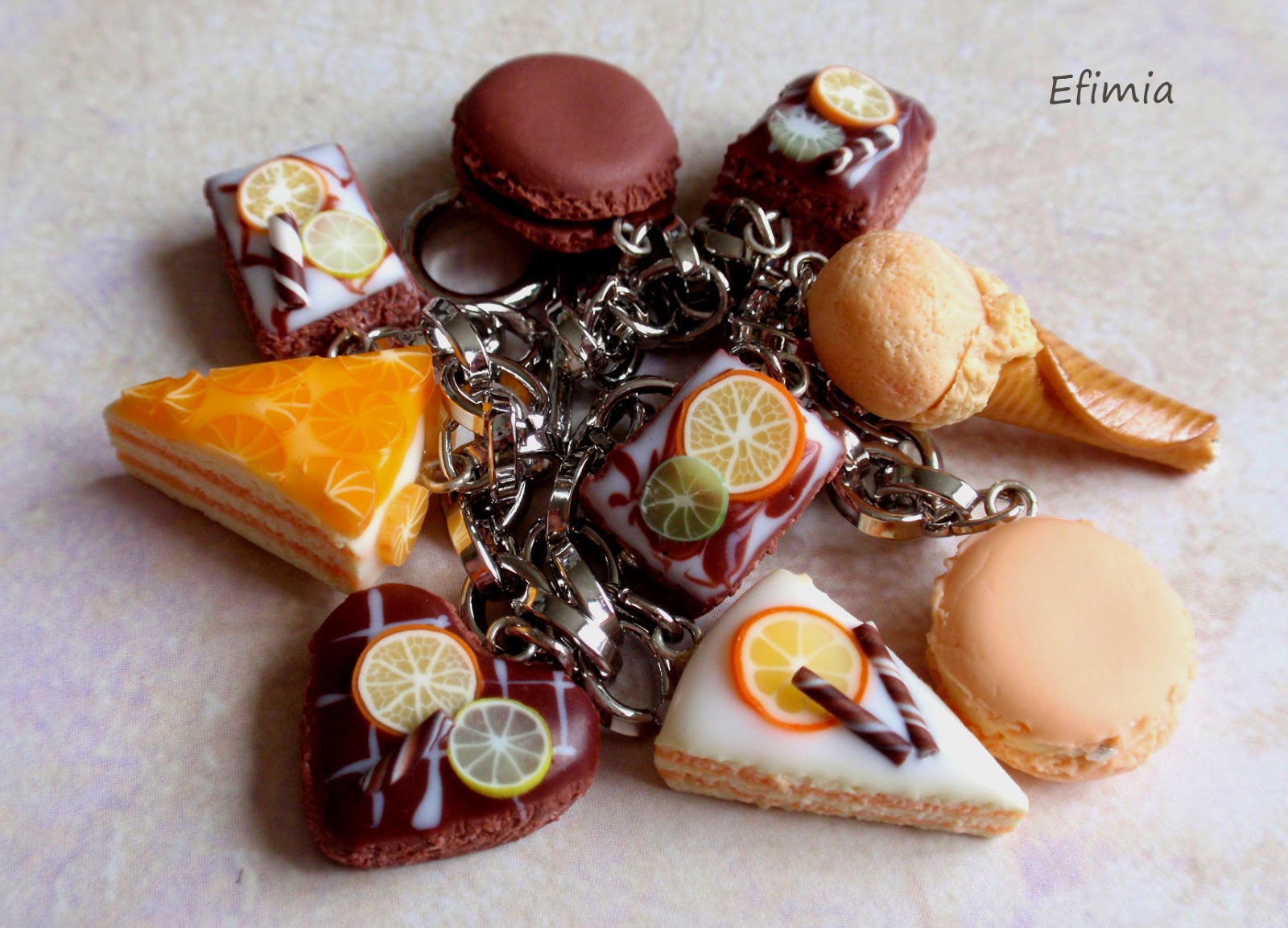 Pâtisserie miniature. On sert les desserts... en fimo