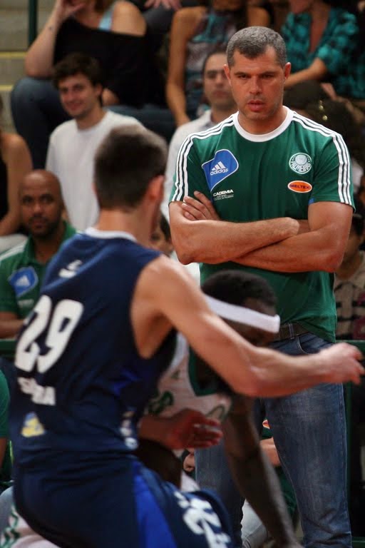 DEFESA E ATAQUE: LINHA DE 3 PONTOS ESTÁ MAIS LONGE