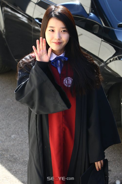IU officially graduates from high school | kpopunli