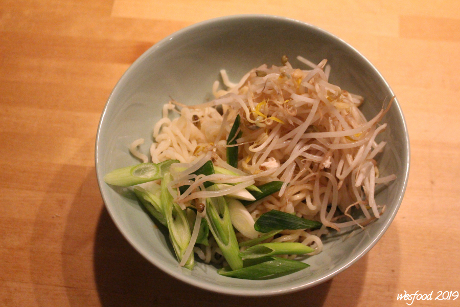 WesFood - Herr Westerhausen kocht ...: Schnelle Shoyu Ramen-Suppe mit Huhn