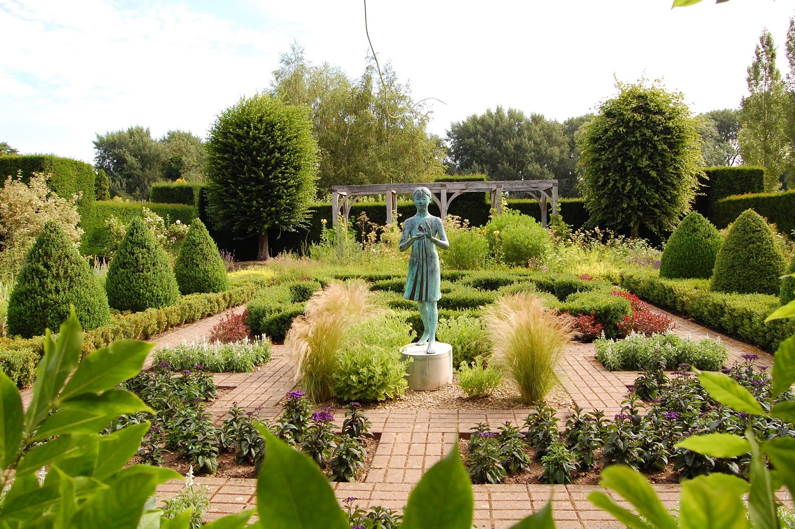 Worcester College Gardeners 2009-2018: A Visit To Waterperry Gardens