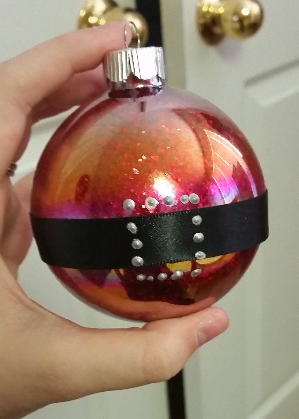 Married and Hungry : DIY Santa Belt Ornament Tutorial