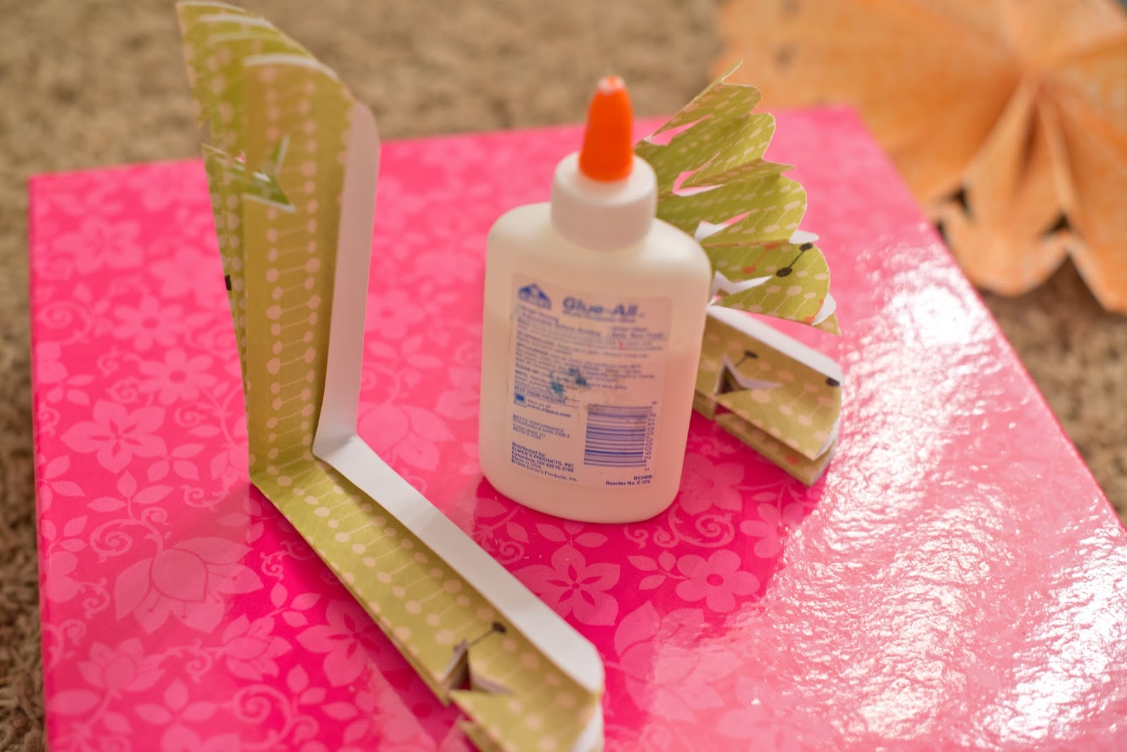 Domestic Fashionista: Paper Flower Fans Tutorial