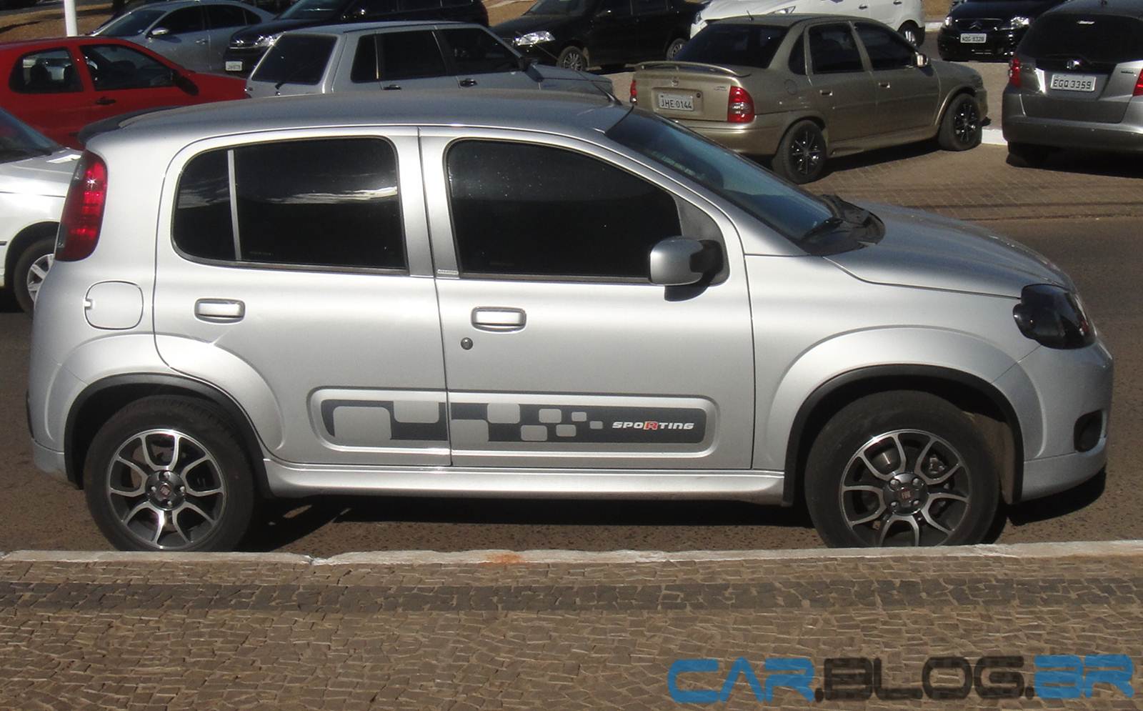 Fiat Uno Sporting 2013: fotos, preço, consumo e ficha técnica