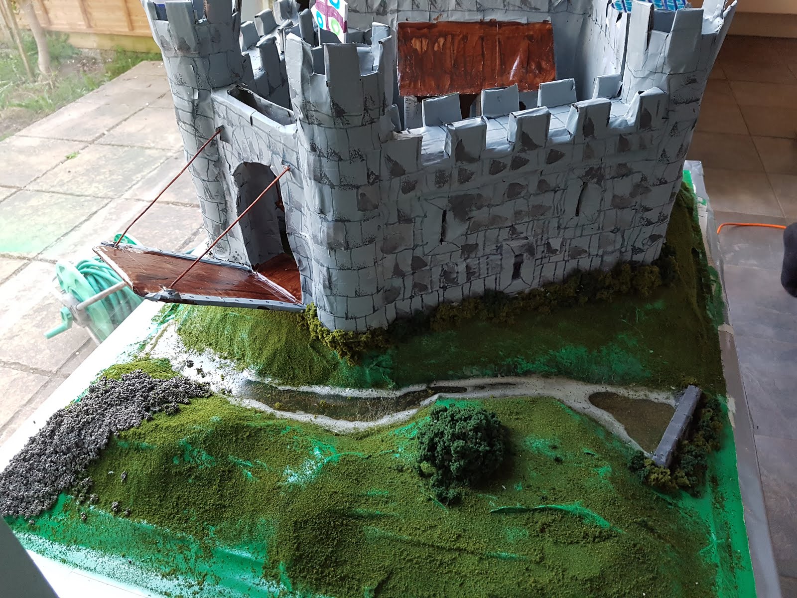 DaddyDaddyCool: Classic School Project: The Castle!