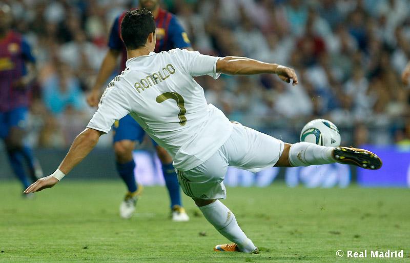 El Mundo Del Futbol : Como Patear Un Balón