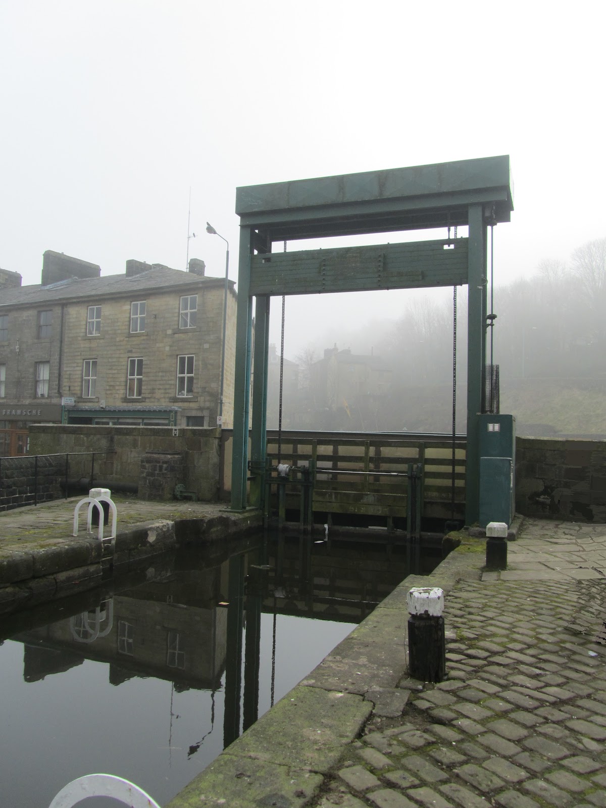 Little Sealed Packages: Tod walk 1 : Along the Rochdale Canal