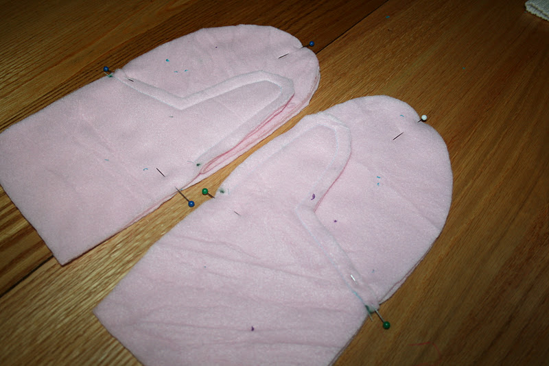 Honeybunch Boutique: Sweater Mitten Tutorial