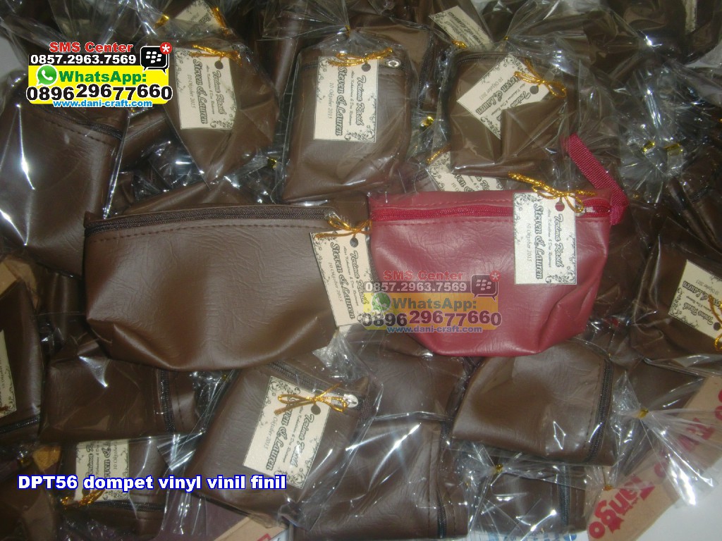 Souvenir Dompet Unik bahan Vinyl, Finil, Vinil | Souvenir Pernikahan