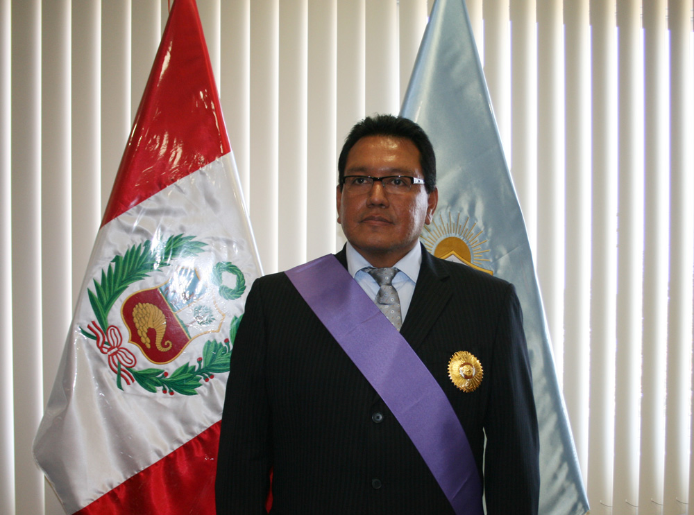 "el reportero vecinal": GOBIERNO CONDECORÓ A PRESIDENTE REGIONAL DEL ...