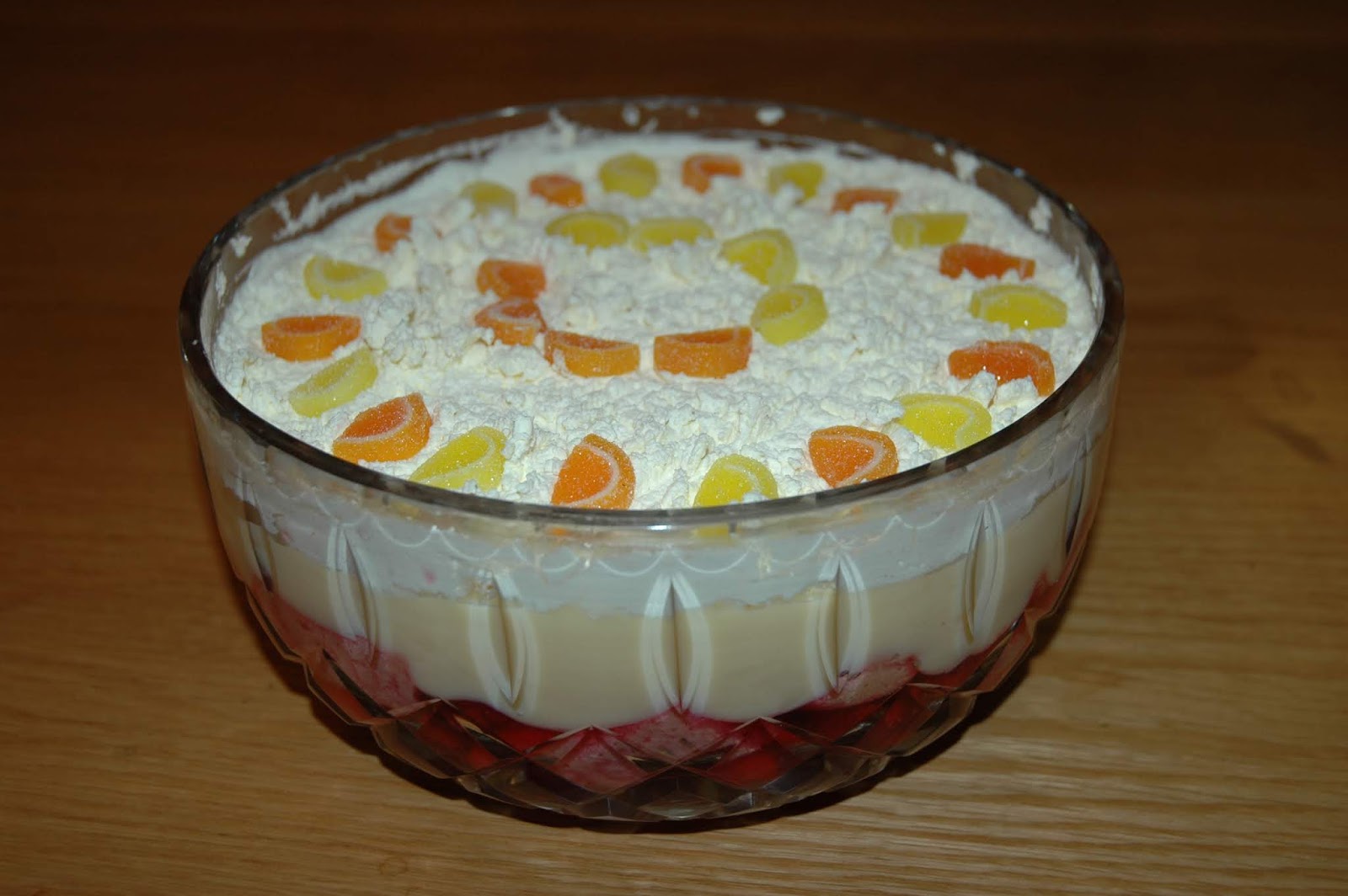 Kookkuns: Koekstruif / Trifle - een met vla, jellie, moes, room en ...