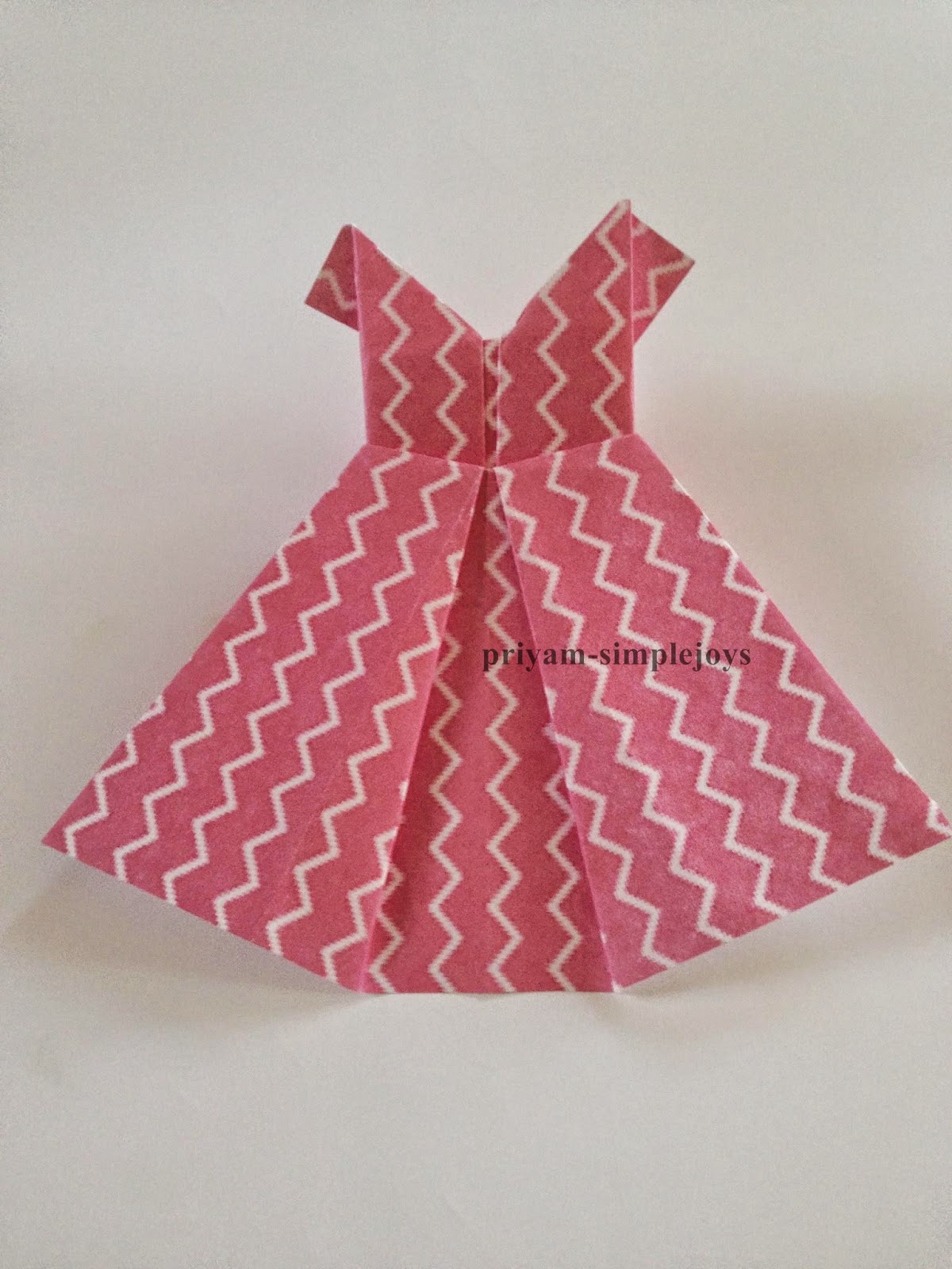 SimpleJoys: Paper dress