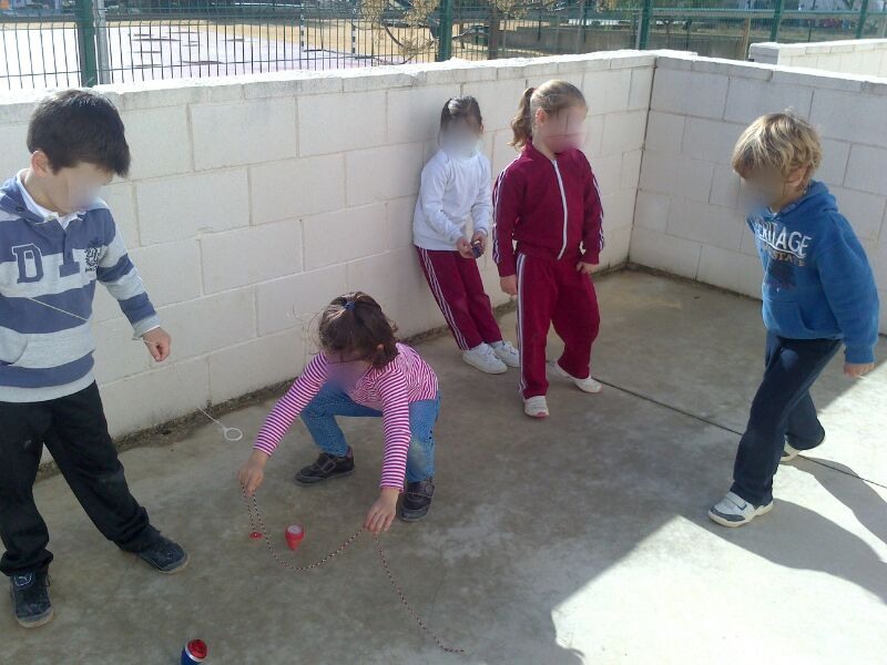 Juegos tradicionales : El juego del Trompo