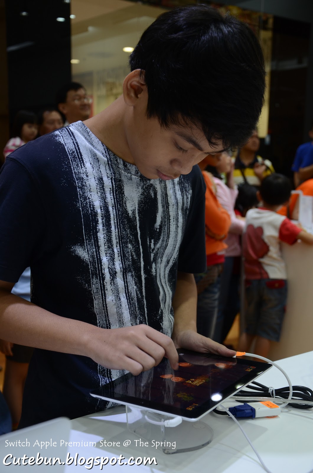 Switch Apple Premium Store now @ The Spring Kuching!