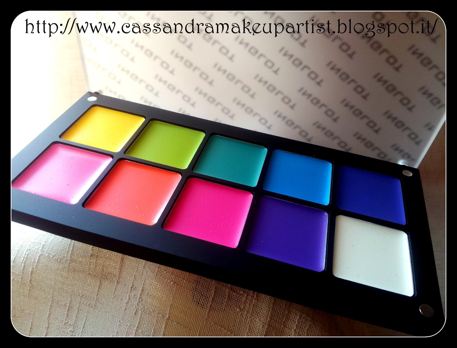 Cassandra Make Up Artist: INGLOT - Colour Play Lipstick