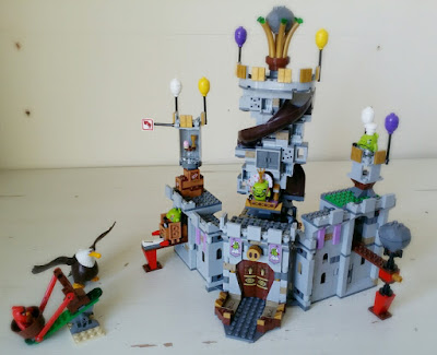 REVIEW: LEGO Angry Birds King Pig's Castle | The Test Pit
