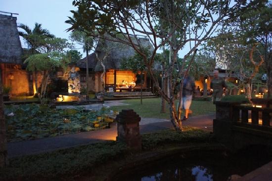 Dirty Duck: Dirty Duck Diner Restaurant Ubud Bali