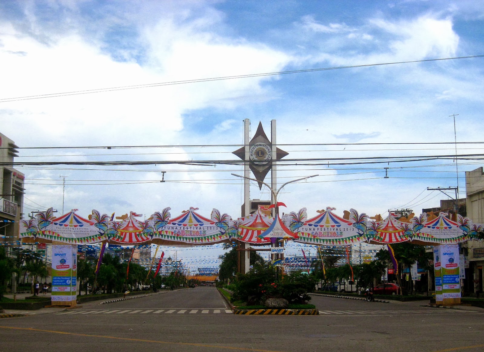 The Walking Tripod: Festival Photos: General Santos Tuna Float Parade 2013