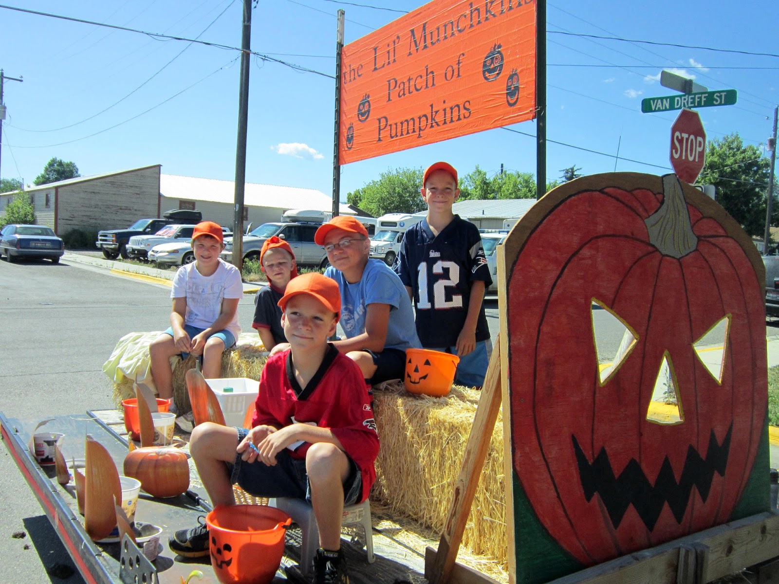 Salmon Tolman Fam: Pumpkins on Parade