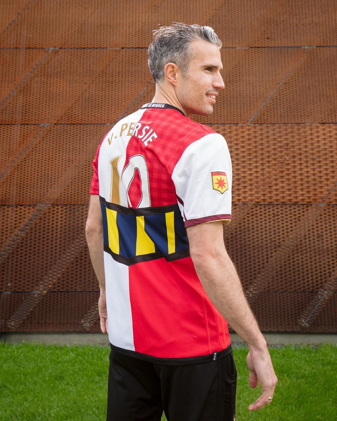 Robin van Persie Receives Stunning Mash-Up Kit - Footy Headlines