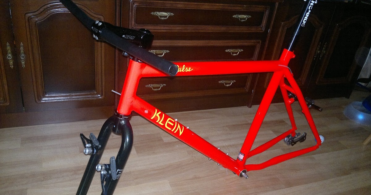kleinfreundeweimar: Klein Pulse in race red