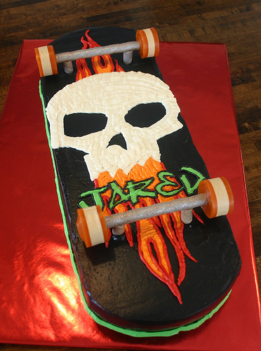 Sprinkled With Love: How to SKATE through a SKATEBOARD Cake :)