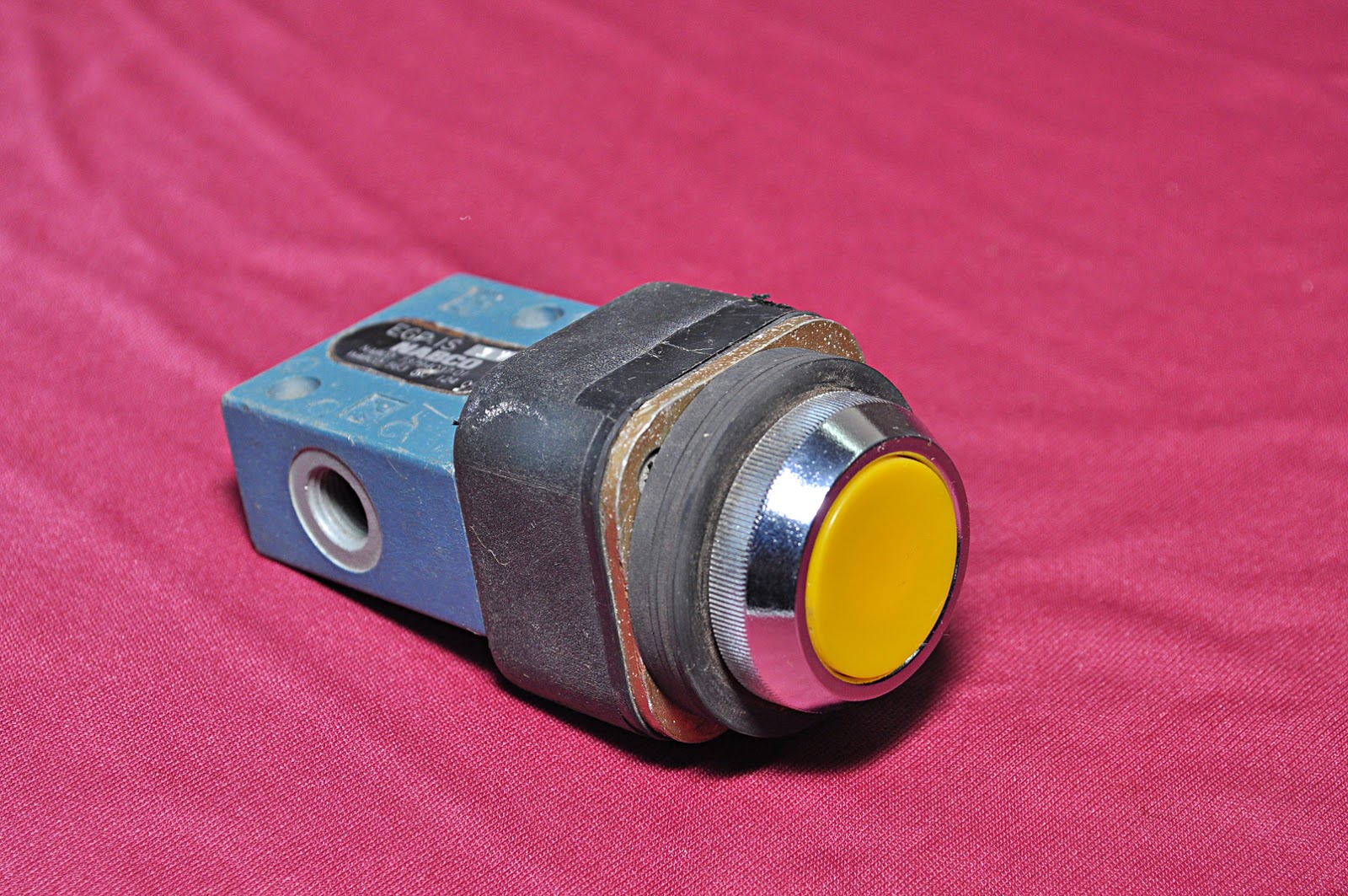 NABCO EGP-IS YELLOW PUSH BUTTON - Aeliya Marine