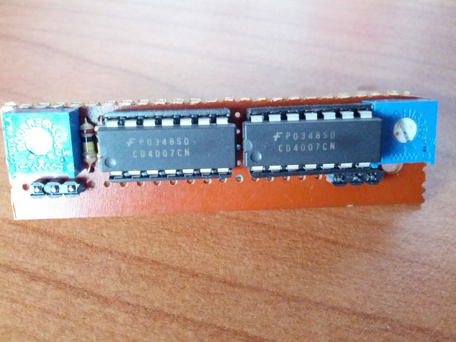 Hobi Mikro: [Open 7400 Logic Competition Entry] Using two CD4007 IC as an op amp to generate ...
