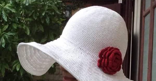 PALARII CROSETATE ROMANIA: Palarie Crosetata Manual Cu Mac Rosu Model 3