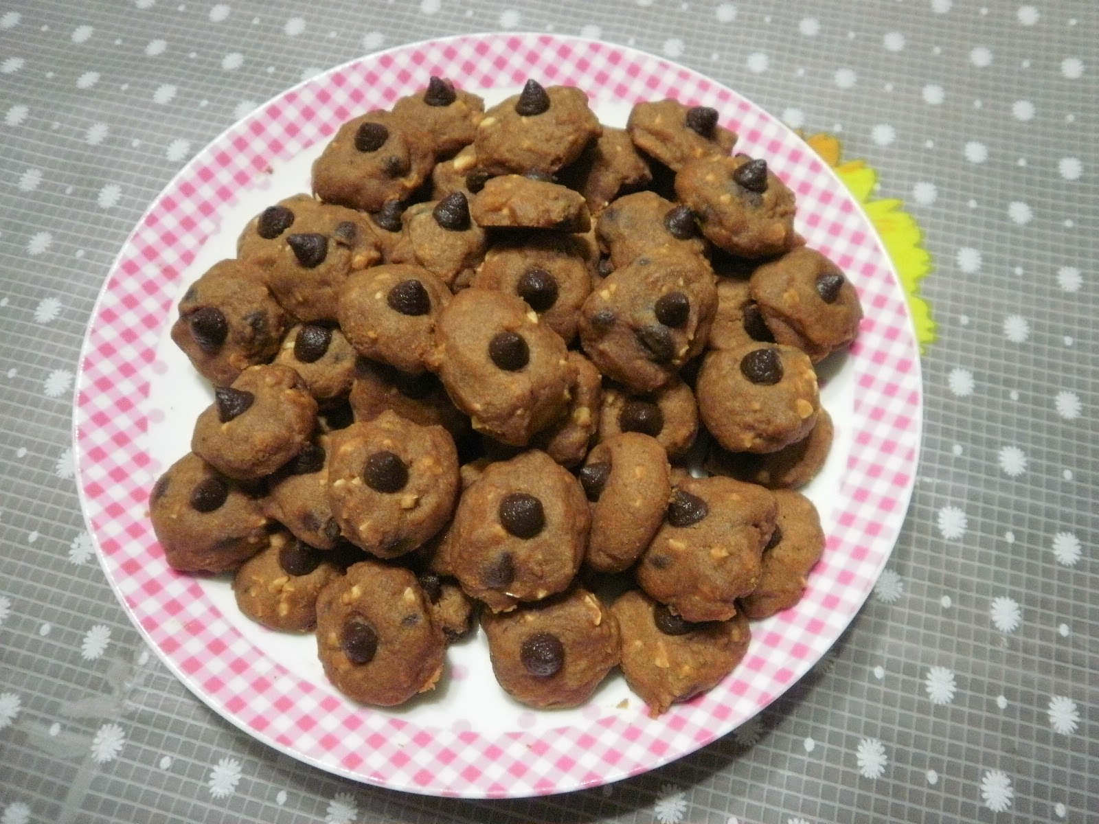 Zara ♥ Baking: BISKUT CIP COKLAT BADAM