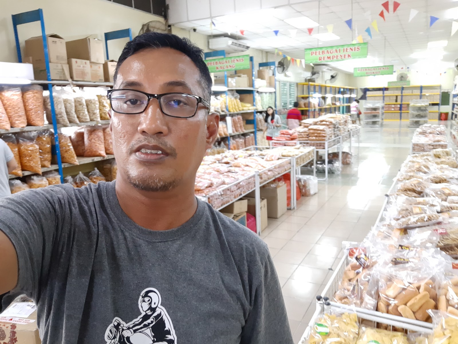 HUD & SIBGLINGS TOUR BAHAGIAN 3 : MEMBELI KEREPEK DI AZHAR FOOD ...