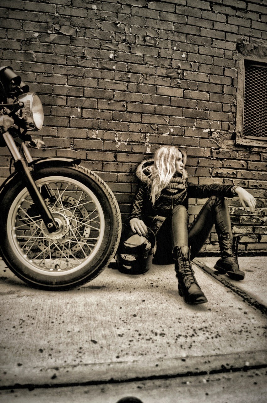 Mercenary Garage : Cafe Girl