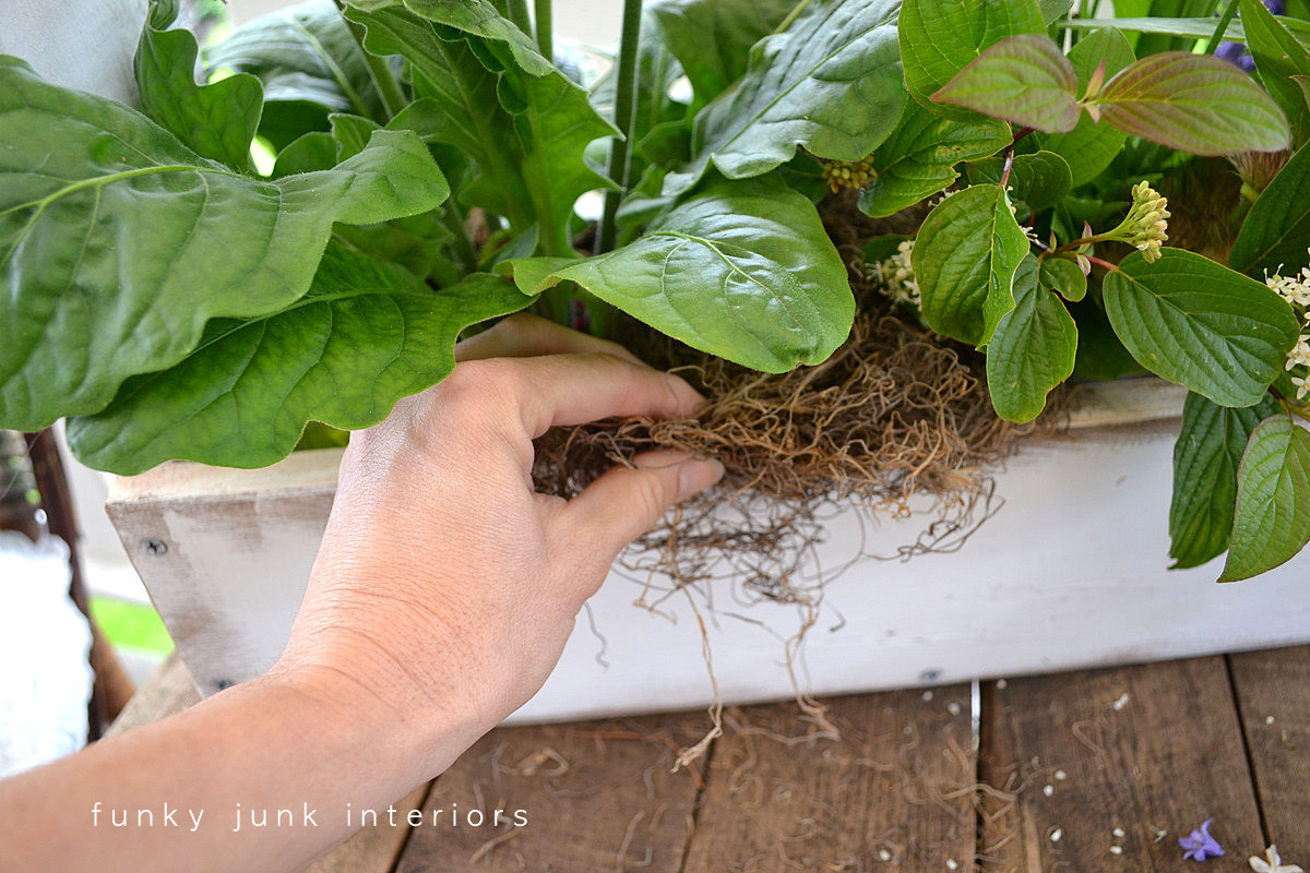 How to make a reclaimed wood picket toolbox planter! (easy, with 1 ...