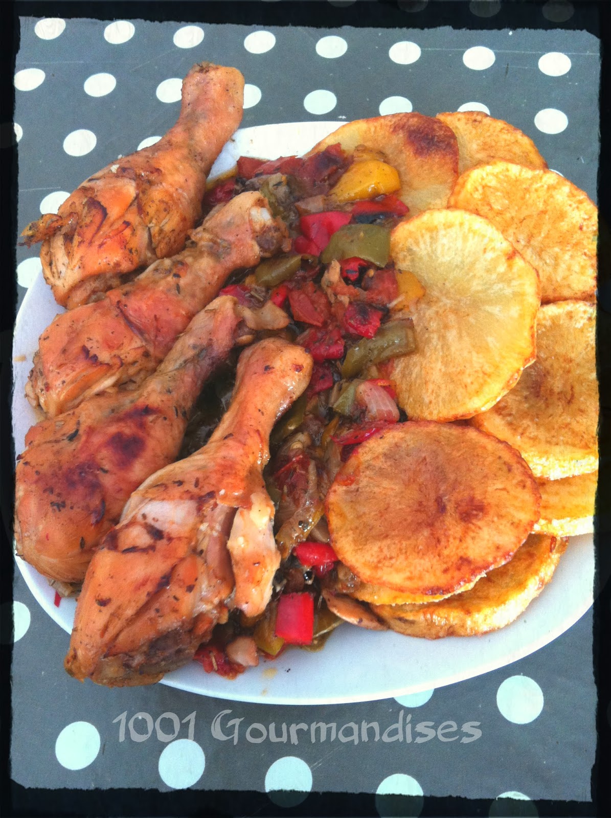 1001 Gourmandises: Cuisse de poulet rôti sauce au poivron et frites rondes
